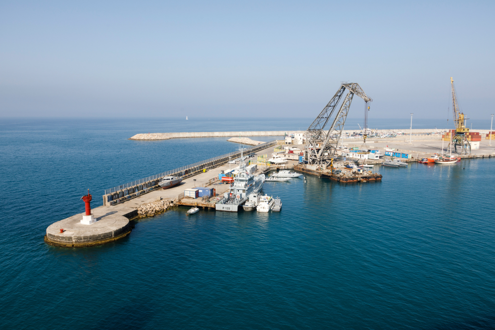 Kosovo customs point opens in Albanian port | Euractiv