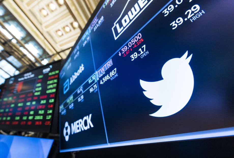 Elon Musk becomes ‘chief Twit’, fires top executives | Euractiv