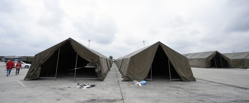 Austrian government to add more tents for refugees | Euractiv