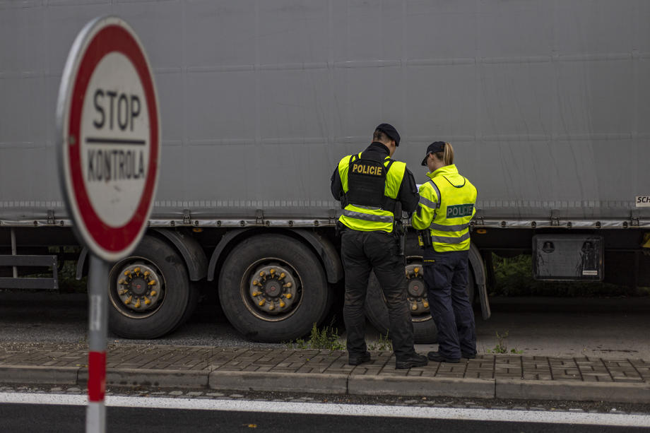 Czechia sends soldiers to help guard Slovak border | Euractiv