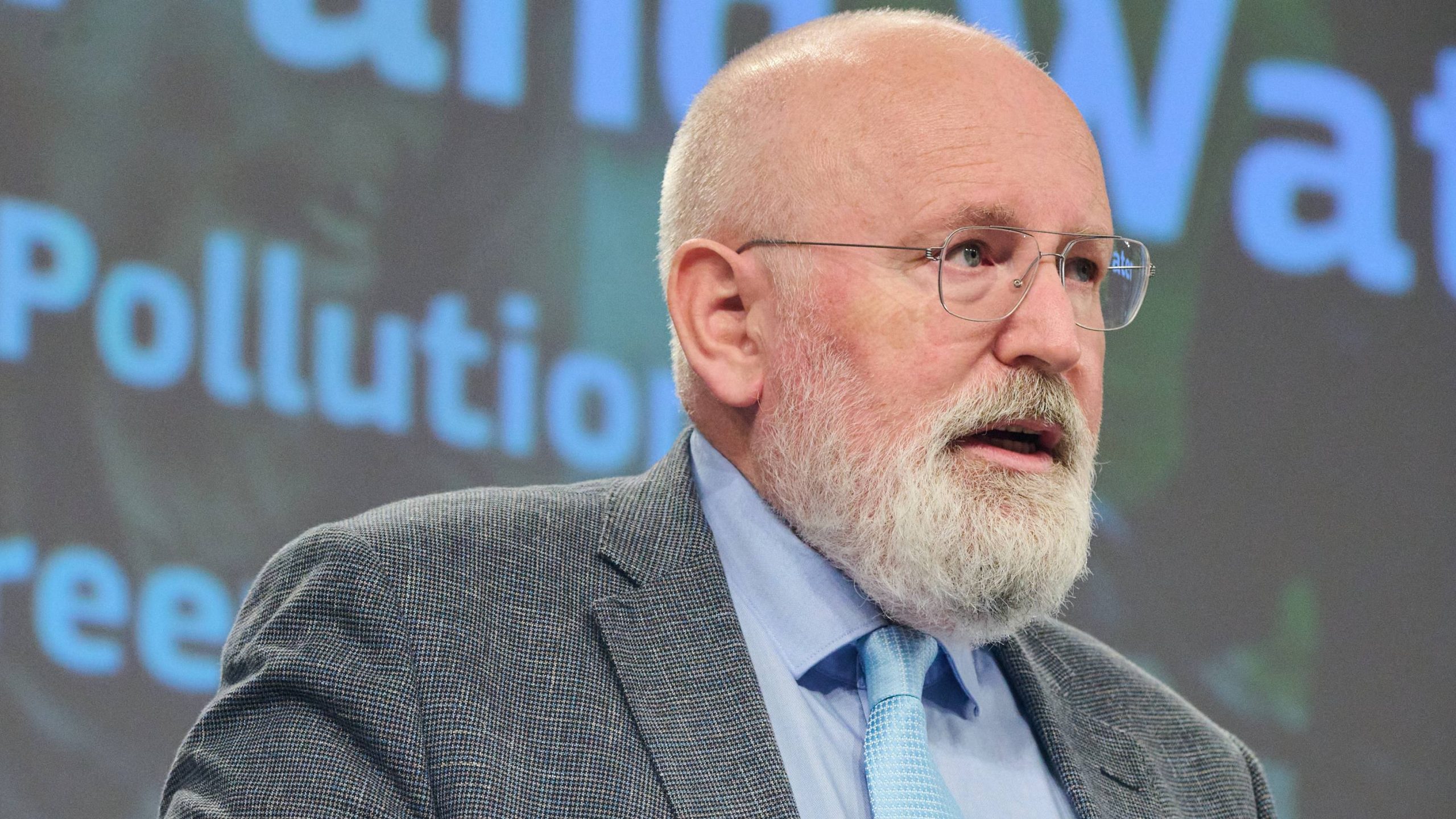 Brussels tables emergency EU permitting rules for renewables | Euractiv