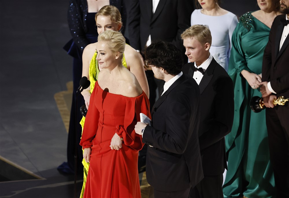 'Navalny,' portrait of Kremlin critic, wins best documentary Oscar ...