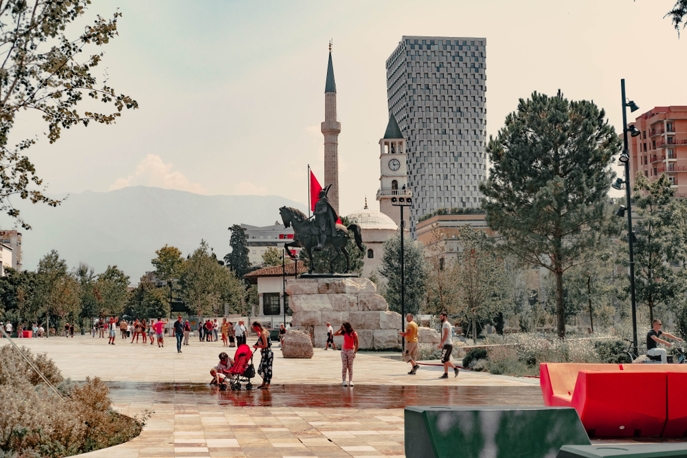 Albanian population fell by 1.3%, mainly youth, in 2022 | Euractiv