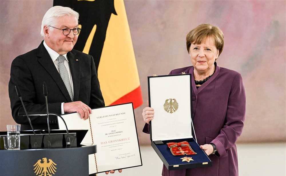 Merkel receives highest German award amid criticism | Euractiv