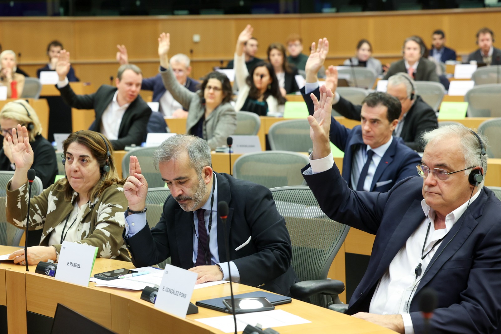 MEPs vote to increase EU Parliament size as row with ministers ...