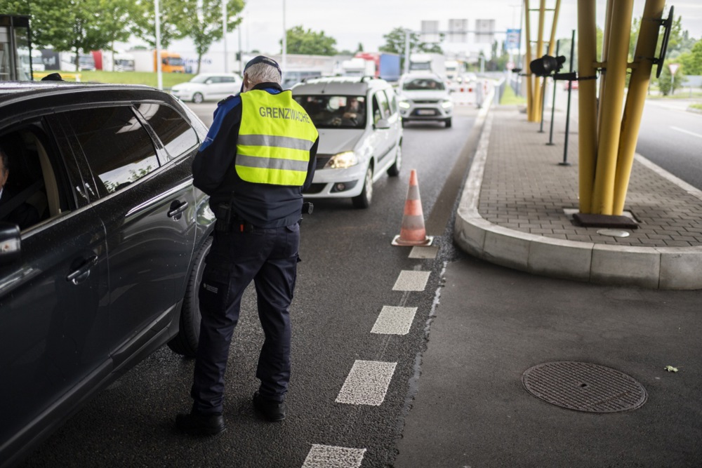 Germany to start checks at border with Switzerland | Euractiv