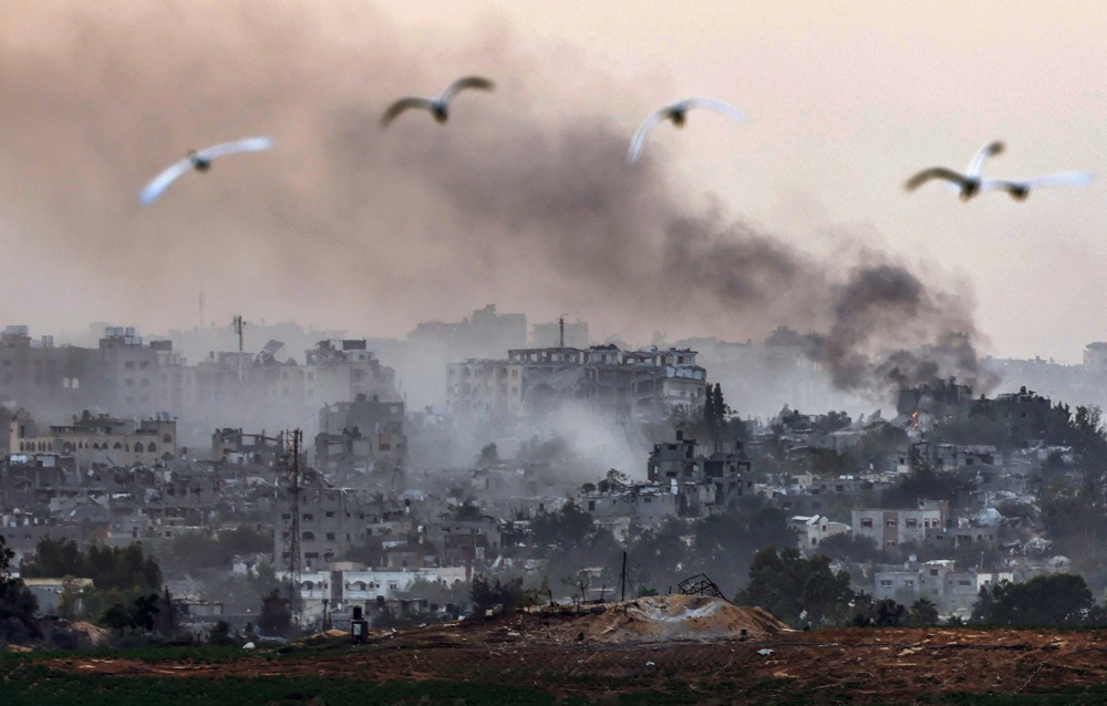 Israel pounds Gaza's north as it steps up ground assault | Euractiv