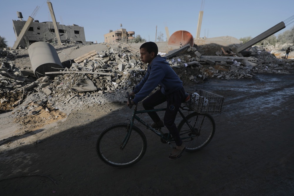 Israel, Hamas start first truce in Gaza war | Euractiv