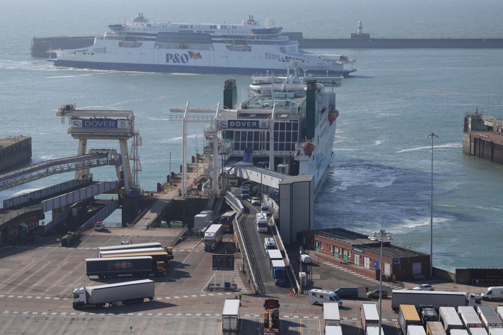 UK's post Brexit border arrangements to cost €5.5 billion | Euractiv