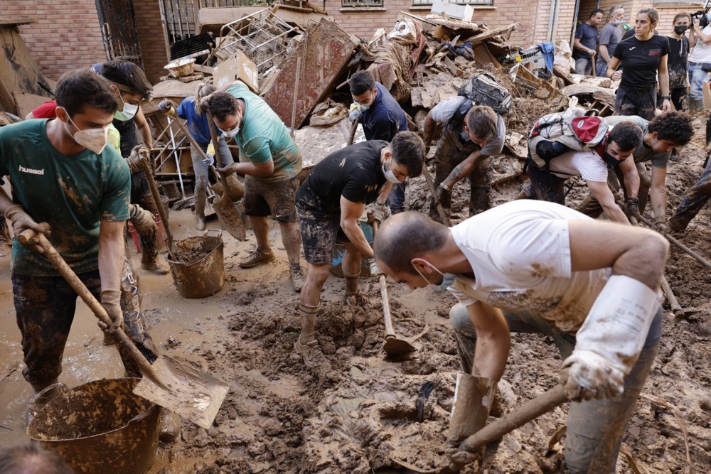 Spain mounts biggest peacetime disaster recovery operation as death ...