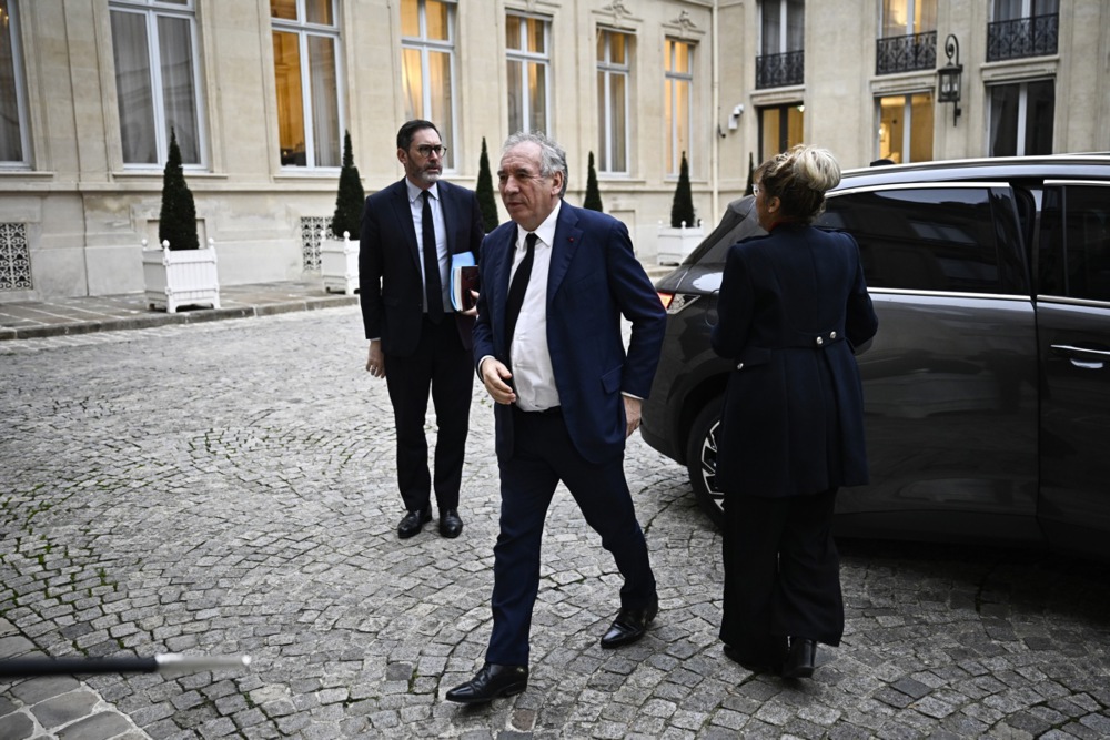Bayrou makes new government out of Macron centrist allies and ex ...