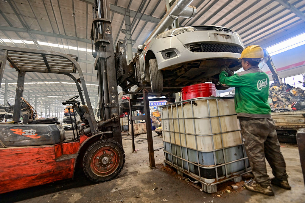 Industry backs EU's 25% plastic recycling target for new vehicles ...