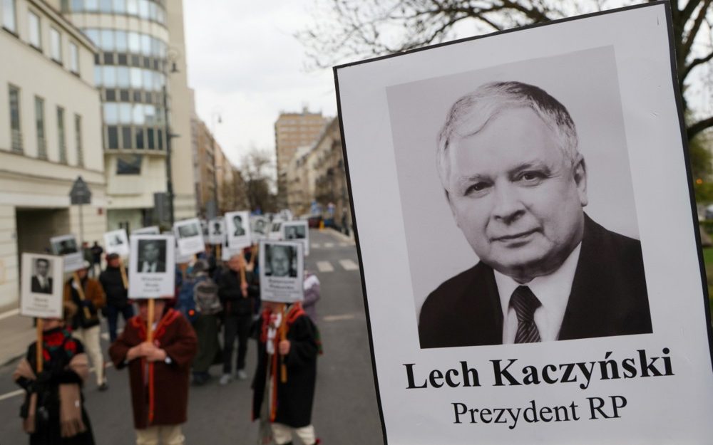 15 years on, Poles still divided about presidential plane crash | Euractiv