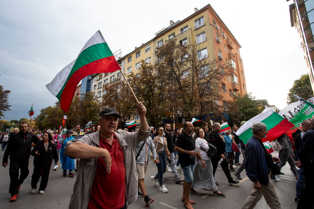 Bulgaria gets green light to join euro in 2026 | Euractiv