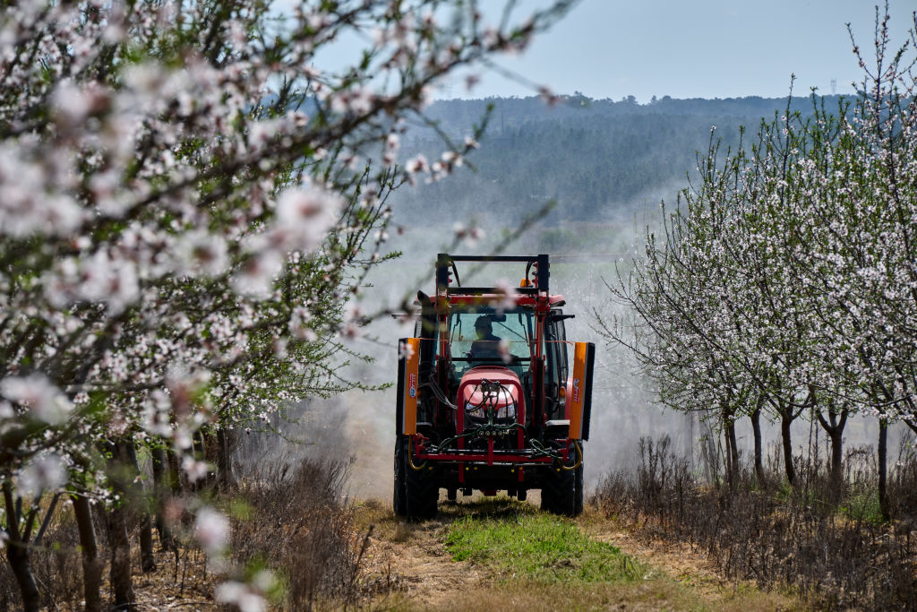 Colour me confused: EU divided over pesticide risk labels | Euractiv