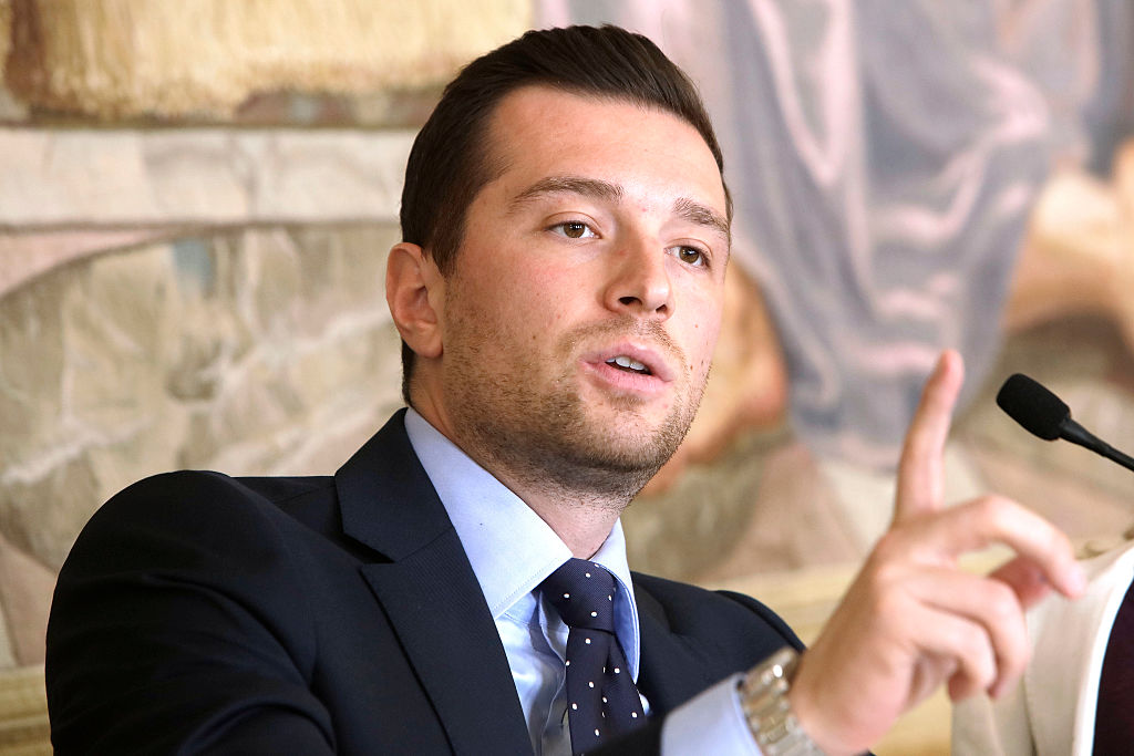 French far right, hard left reject compromise deal to save PM | Euractiv